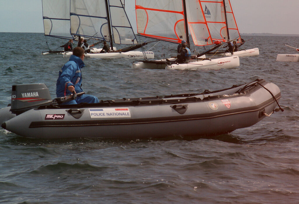 Bateau gonflable professionnel Zodiac Milpro™, robuste et fiable
